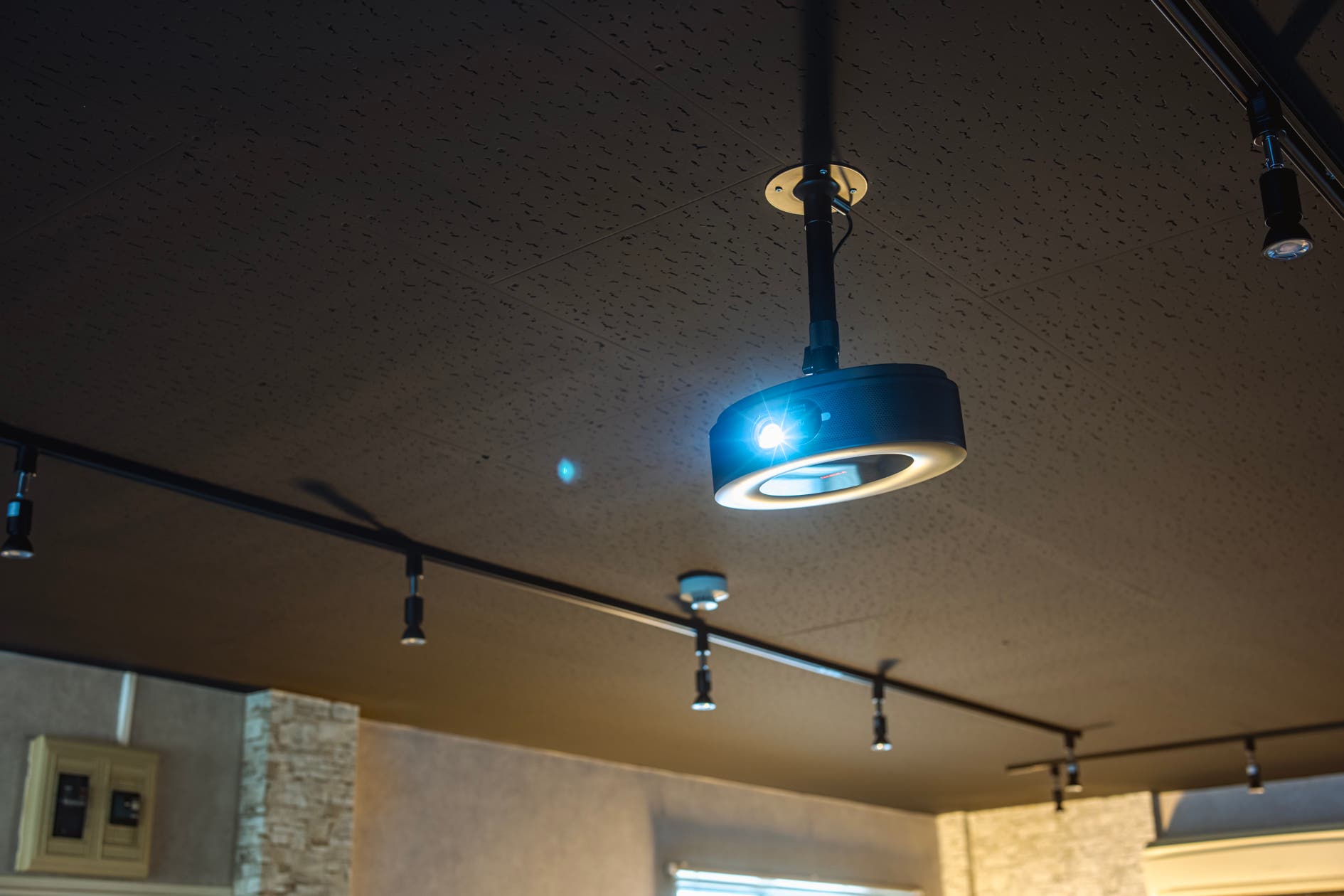 📹プロジェクター（Anker NEBULA Cosmos ）の画像1