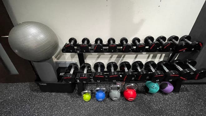 【ハコジム今川駅前店ルーム1】フリーウェイト中心の個室プライベートジム!人の目を気にせずフリーウェイトトレーニングをしよう!の写真3