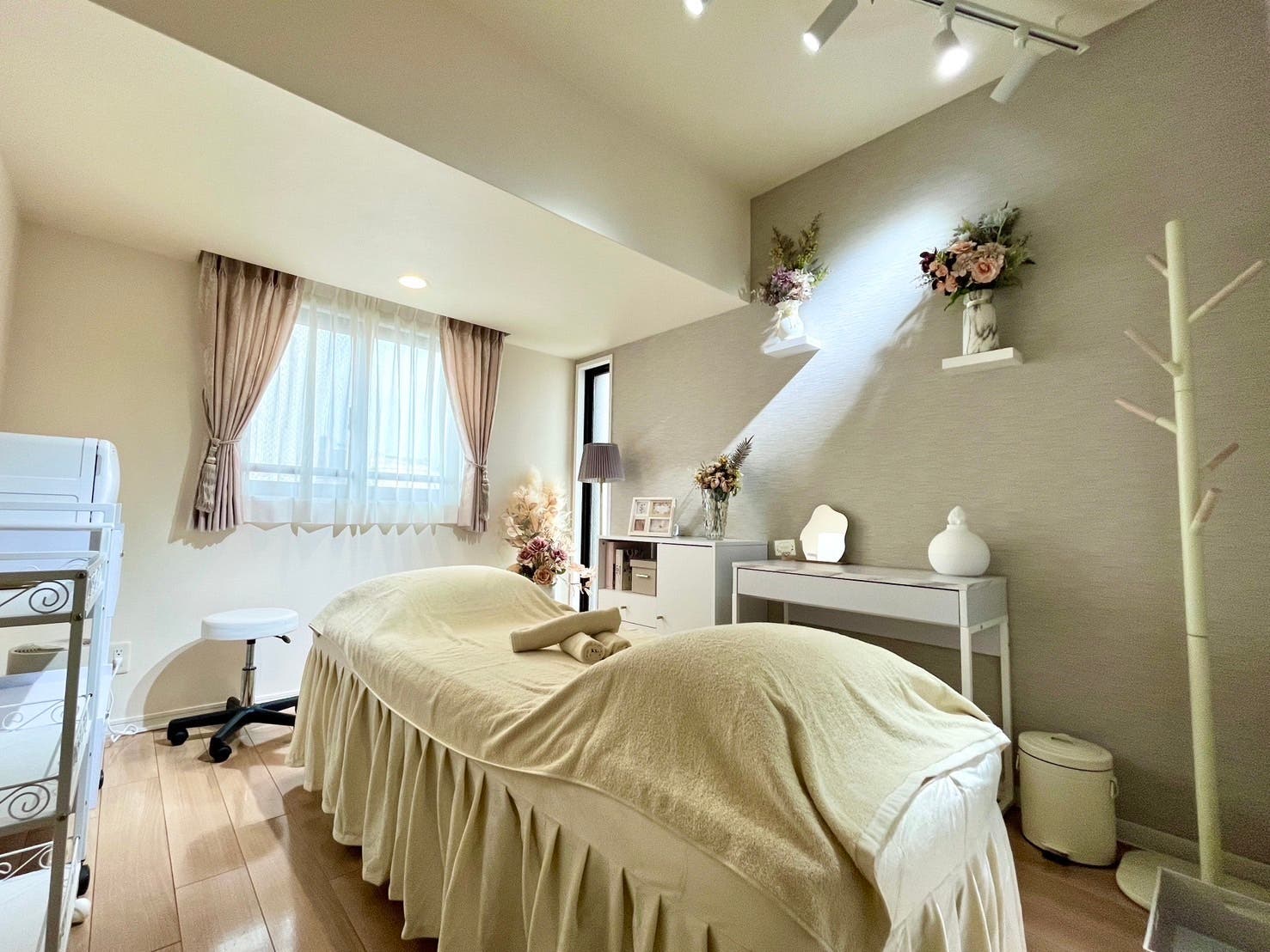 【SPA ROOM２】各線梅田駅徒歩７分 | 完全個室空間 | 電気昇降ベッド | 大判タオル１枚無料！の写真2