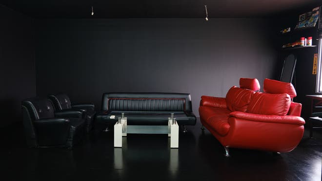 【大阪/京橋駅近】白背景紙、グリーンバック、黒バック、照明エフェクト、プロジェクターなど様々な撮影ができるホリゾント撮影スタジオの写真4