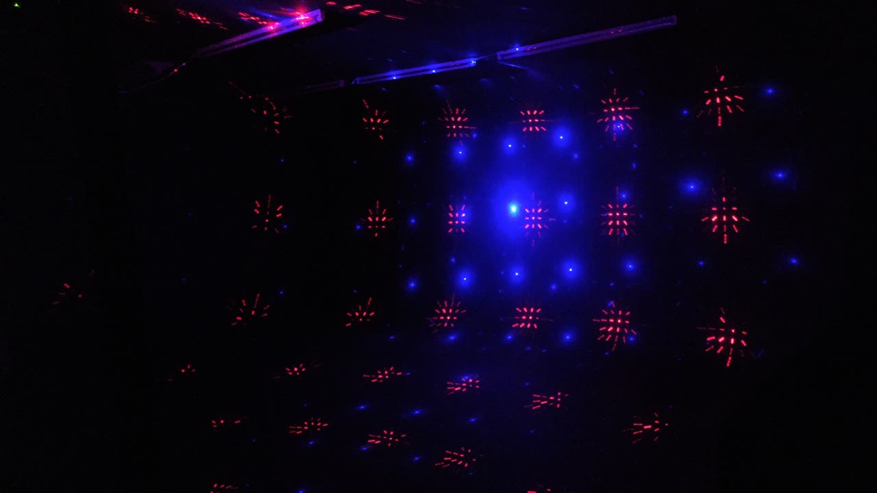 【大阪/京橋駅近】白背景紙、グリーンバック、黒バック、照明エフェクト、プロジェクターなど様々な撮影ができるホリゾント撮影スタジオの写真5