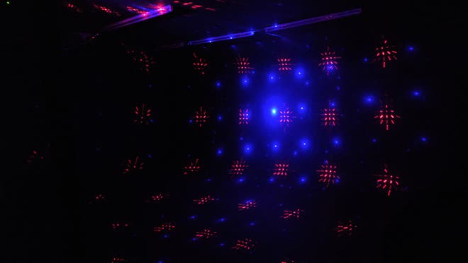 【大阪/京橋駅近】白背景紙、グリーンバック、黒バック、照明エフェクト、プロジェクターなど様々な撮影ができるホリゾント撮影スタジオの写真5