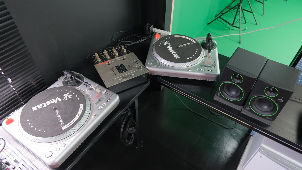 【大阪/京橋駅近】白背景紙、グリーンバック、黒バック、照明エフェクト、プロジェクターなど様々な撮影ができるホリゾント撮影スタジオの写真7