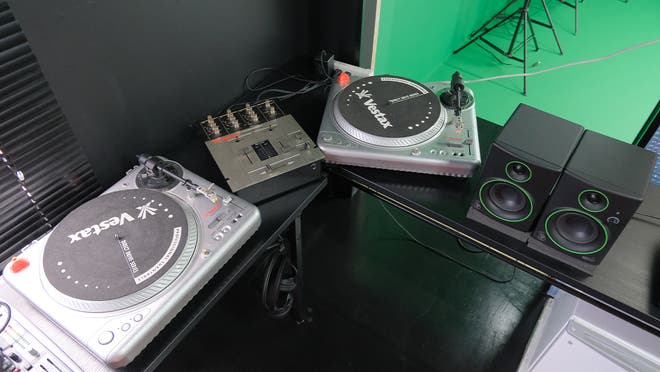 【大阪/京橋駅近】白背景紙、グリーンバック、黒バック、照明エフェクト、プロジェクターなど様々な撮影ができるホリゾント撮影スタジオの写真7