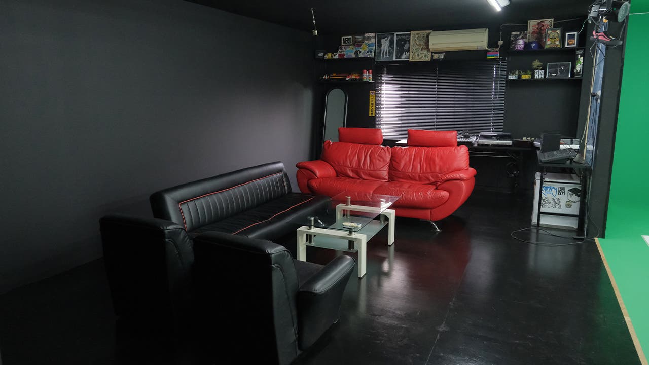 【大阪/京橋駅近】白背景紙、グリーンバック、黒バック、照明エフェクト、プロジェクターなど様々な撮影ができるホリゾント撮影スタジオの写真8