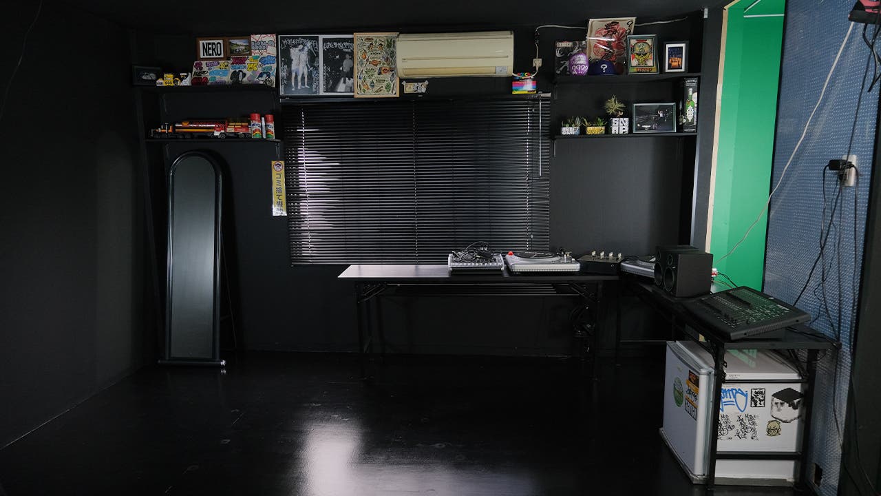 【大阪/京橋駅近】白背景紙、グリーンバック、黒バック、照明エフェクト、プロジェクターなど様々な撮影ができるホリゾント撮影スタジオの写真9