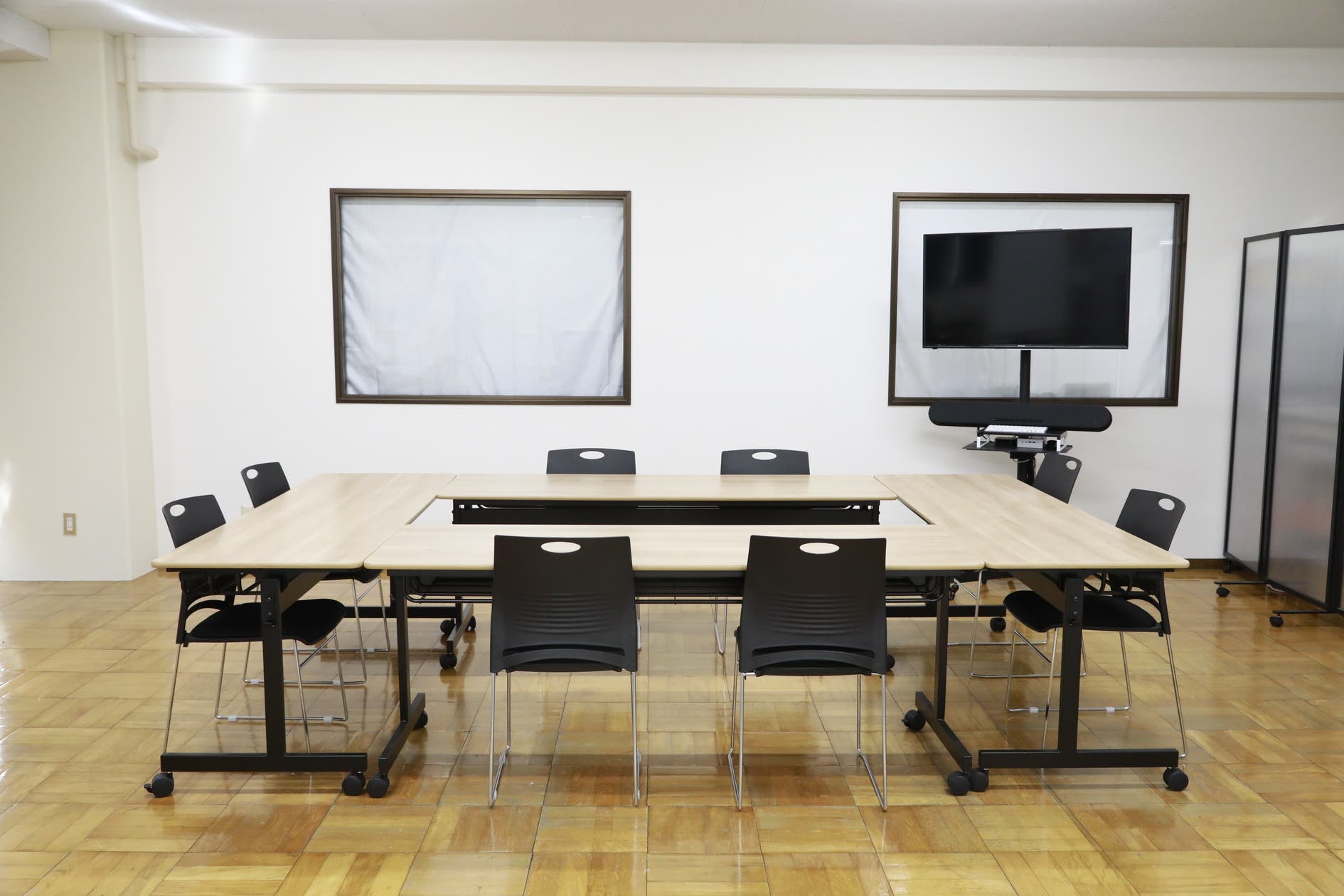 【宇都宮駅より車で5分】🎊最大30名利用可！広々70㎡✨駐車場10台以上有り✨バス停徒歩10秒でアクセス◎のマルチ会議室の写真4