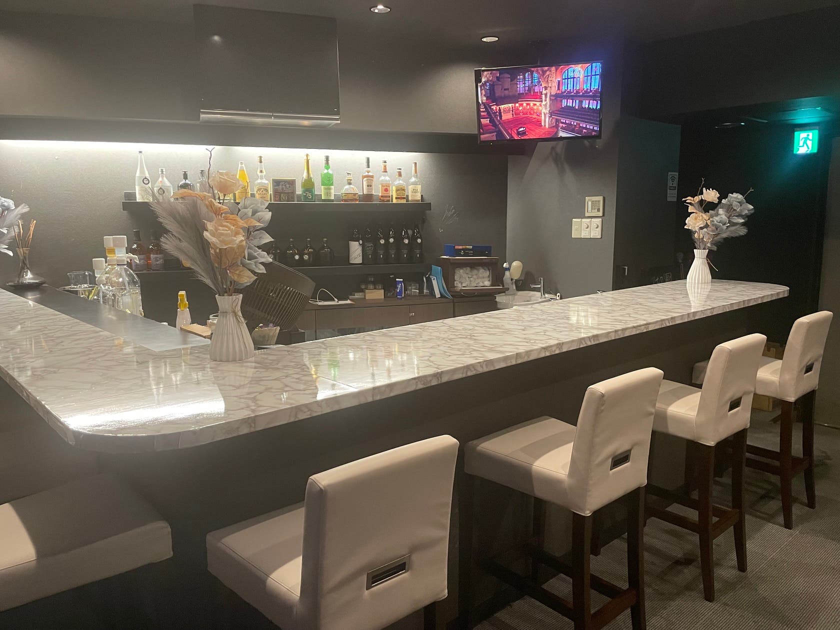 カラオケ付きBARスペース！女子会、誕生日会、ママ会、リモートワーク、様々な撮影、仮眠スペースなどあらゆる使い方が出来ます！の写真1