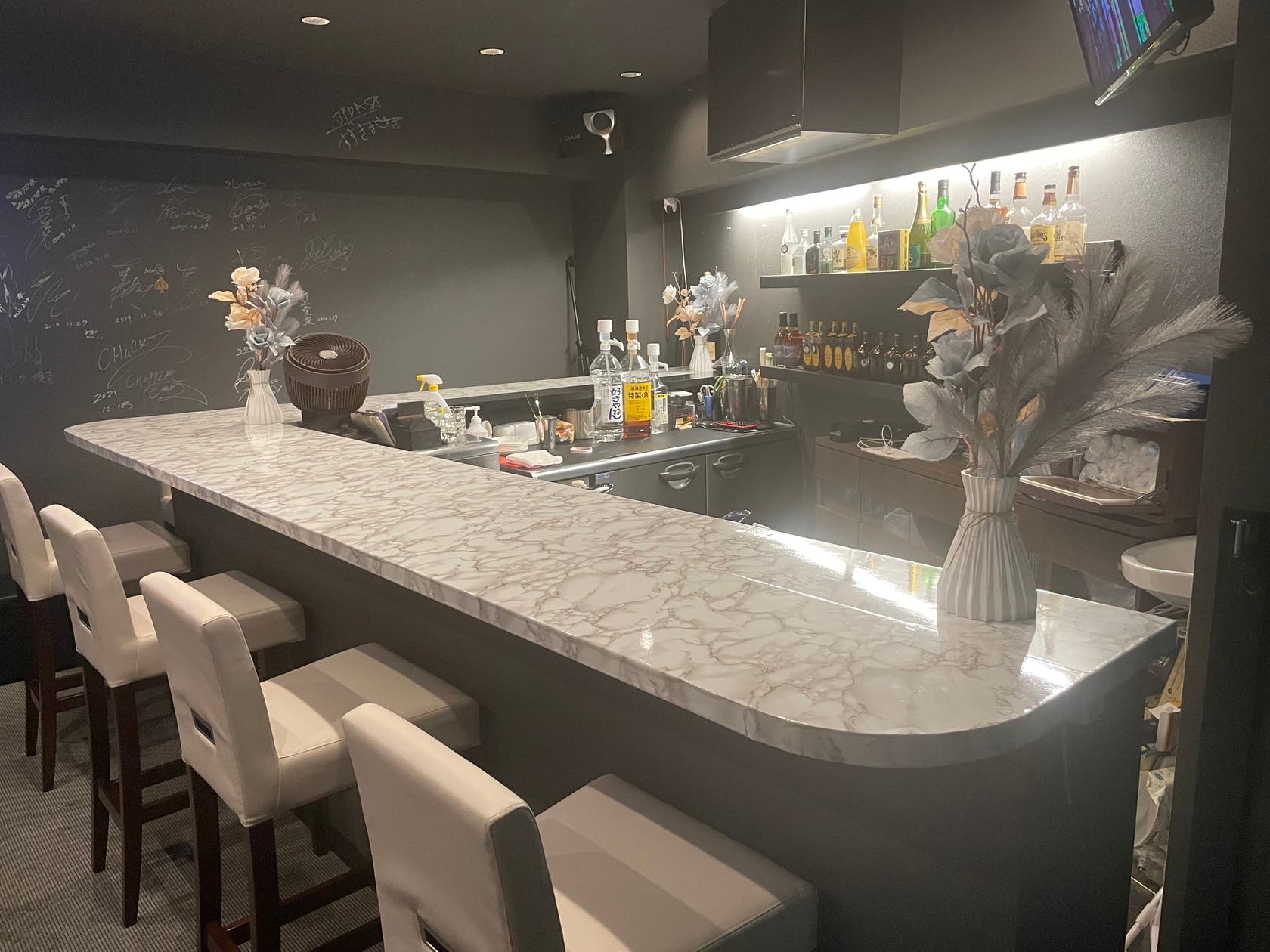 カラオケ付きBARスペース！女子会、誕生日会、ママ会、リモートワーク、様々な撮影、仮眠スペースなどあらゆる使い方が出来ます！の写真2