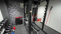 【ハコジム森小路店ルーム3】フリーウェイト中心の個室プライベートジム!人の目を気にせずフリーウェイトトレーニングをしよう!の写真4