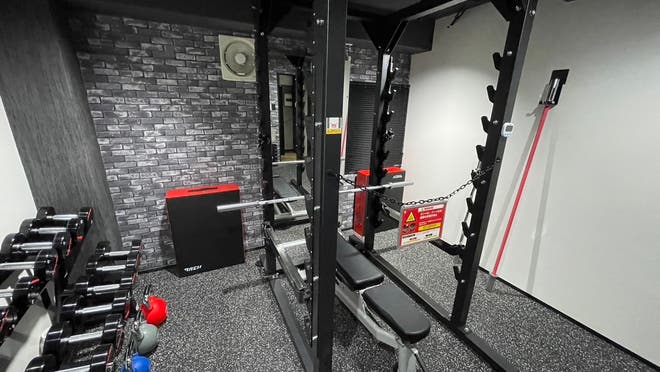 【ハコジム森小路店ルーム3】フリーウェイト中心の個室プライベートジム!人の目を気にせずフリーウェイトトレーニングをしよう!の写真4
