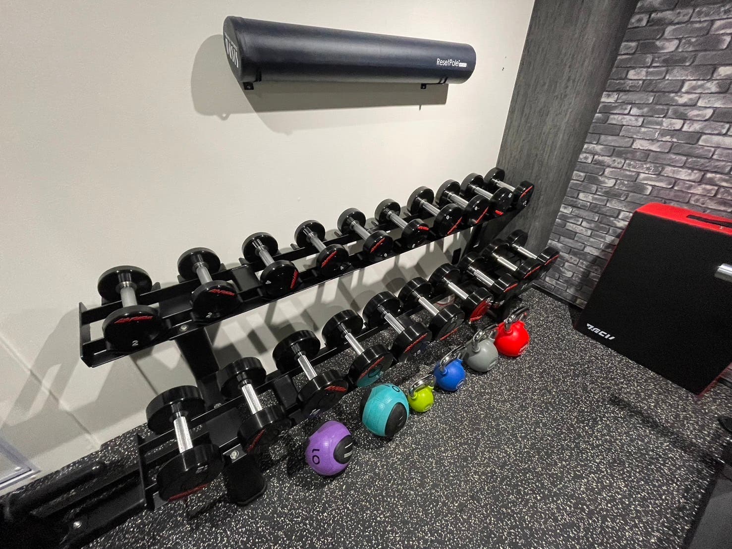 【ハコジム森小路店ルーム3】フリーウェイト中心の個室プライベートジム！人の目を気にせずフリーウェイトトレーニングをしよう！の写真5