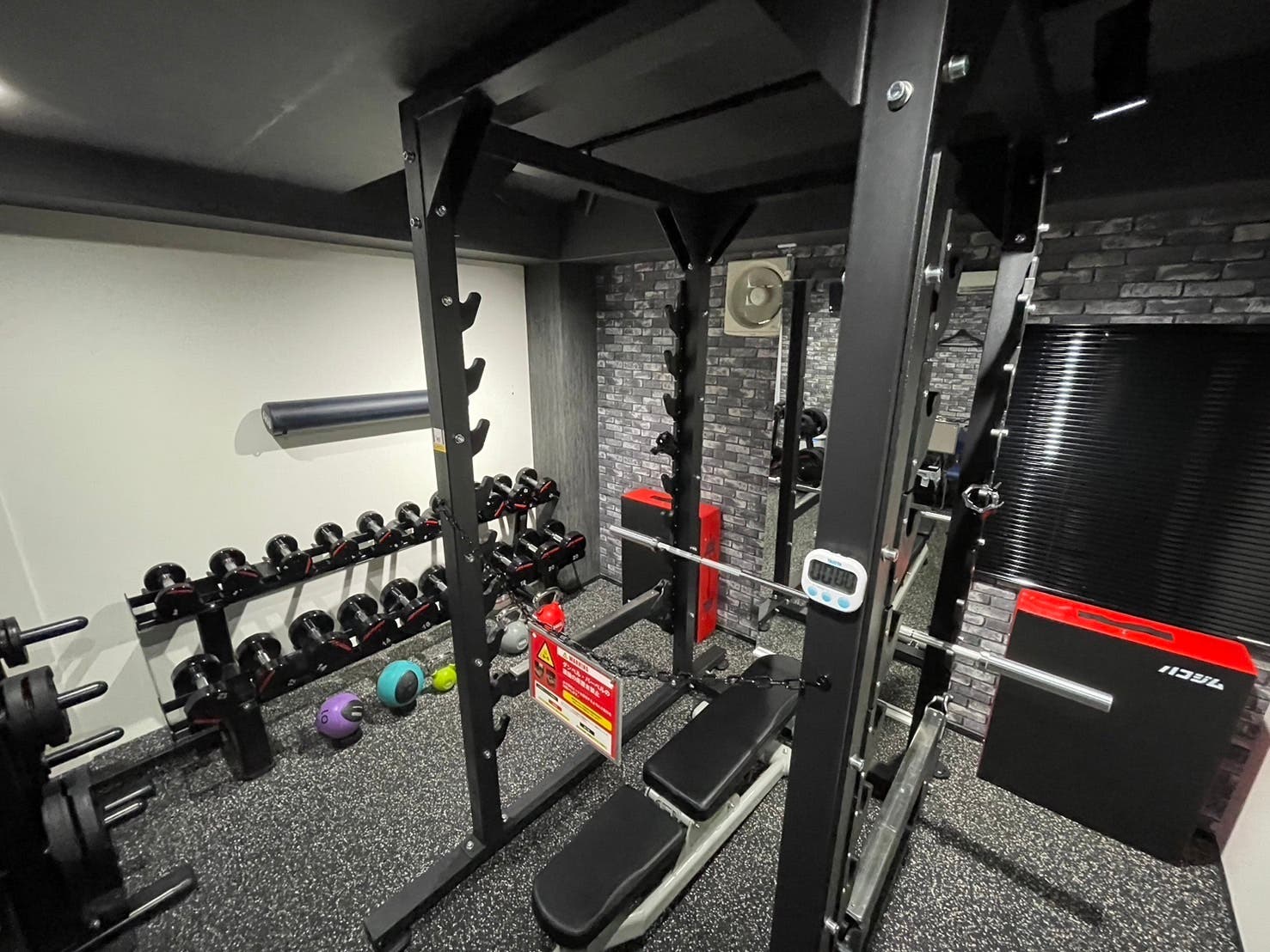 【ハコジム森小路店ルーム3】フリーウェイト中心の個室プライベートジム！人の目を気にせずフリーウェイトトレーニングをしよう！の写真8