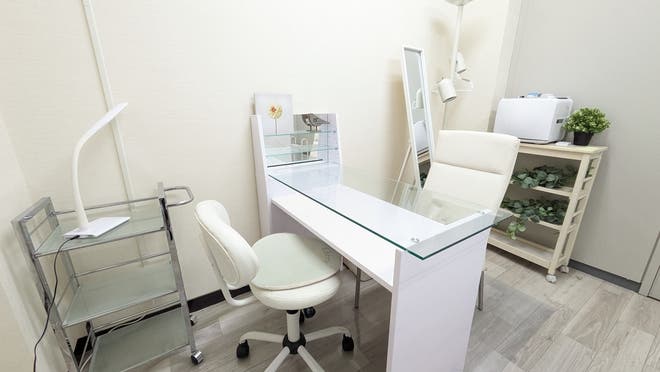 広瀬通 3階3-J【レンタルサロンB】ネイルの施術・練習・レッスンなど幅広く利用可💅 1ブース 1名~2名様までの写真1