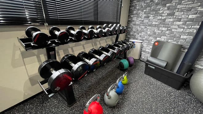 【ハコジム布施店ルーム2】フリーウェイト中心の個室プライベートジム!人の目を気にせずフリーウェイトトレーニングをしよう!の写真5