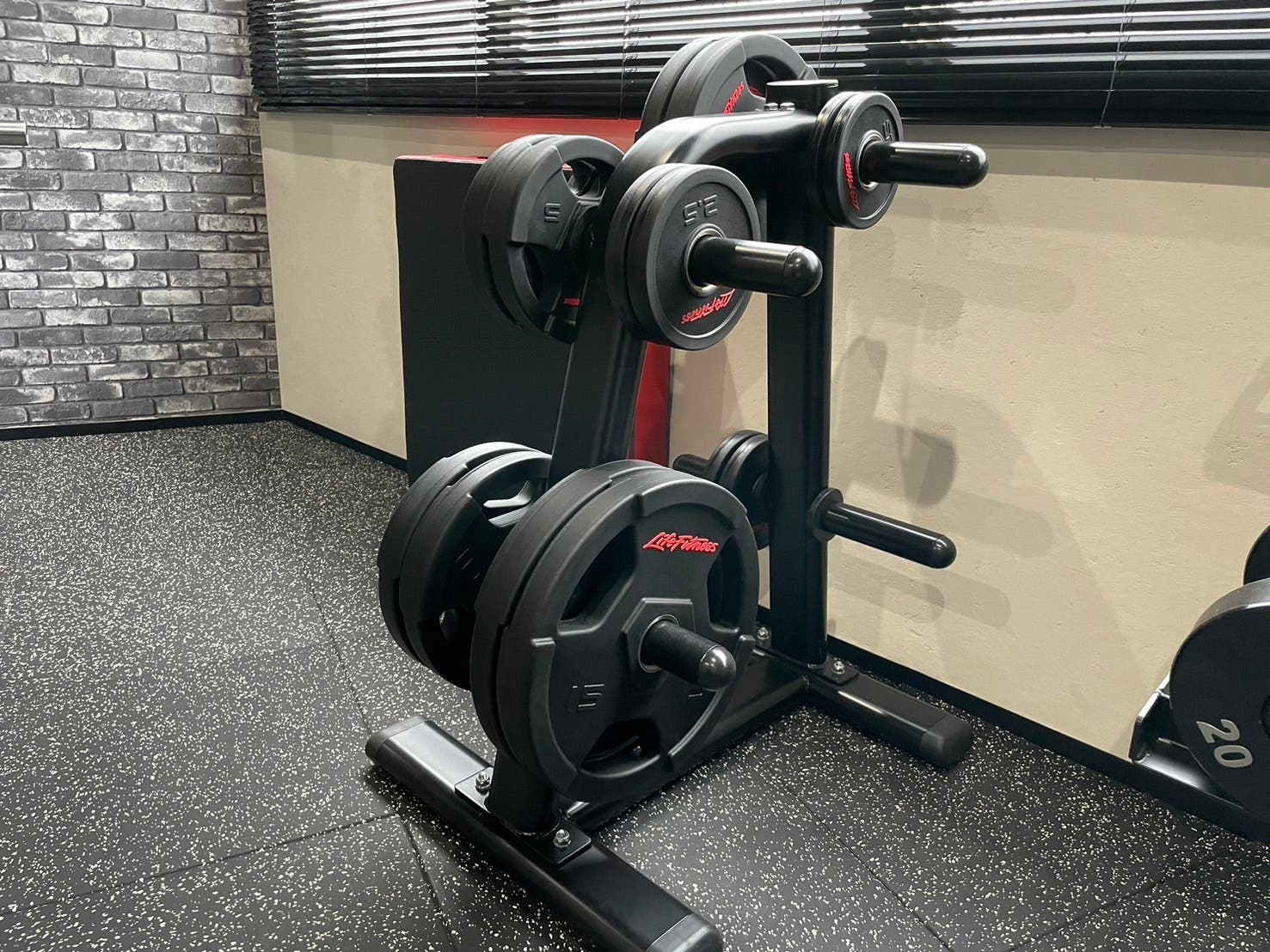 【ハコジム布施店ルーム2】フリーウェイト中心の個室プライベートジム！人の目を気にせずフリーウェイトトレーニングをしよう！の写真6