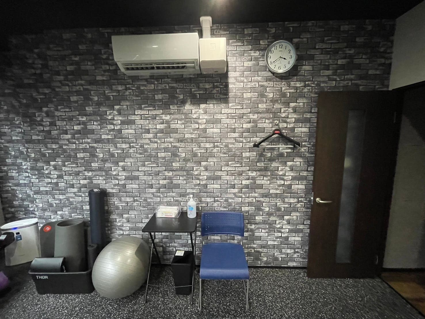 【ハコジム布施店ルーム2】フリーウェイト中心の個室プライベートジム！人の目を気にせずフリーウェイトトレーニングをしよう！の写真9