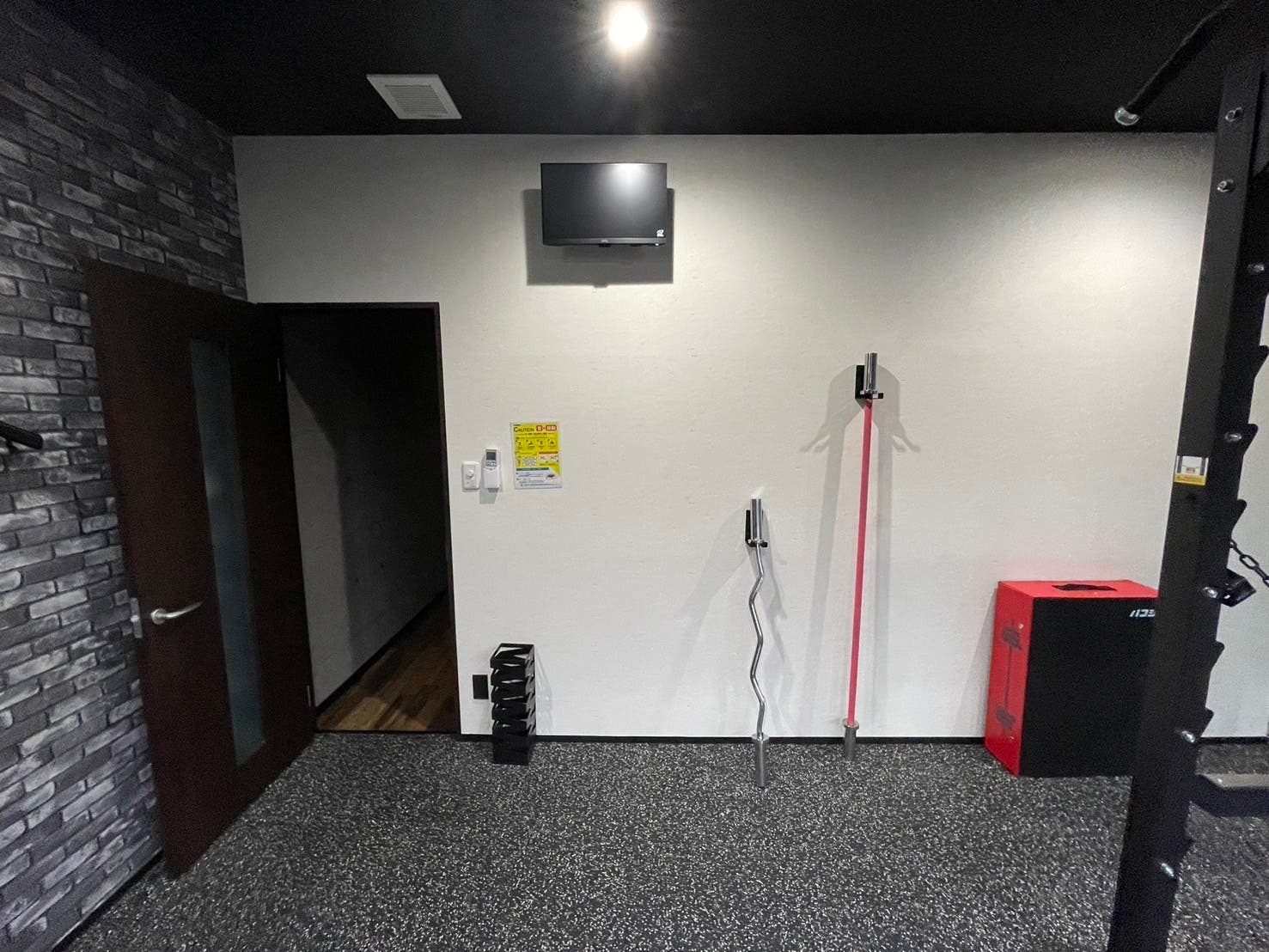 【ハコジム布施店ルーム2】フリーウェイト中心の個室プライベートジム！人の目を気にせずフリーウェイトトレーニングをしよう！の写真10