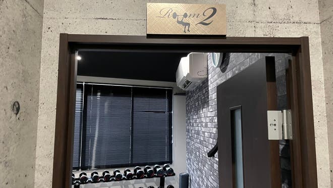 【ハコジム布施店ルーム2】フリーウェイト中心の個室プライベートジム!人の目を気にせずフリーウェイトトレーニングをしよう!の写真11