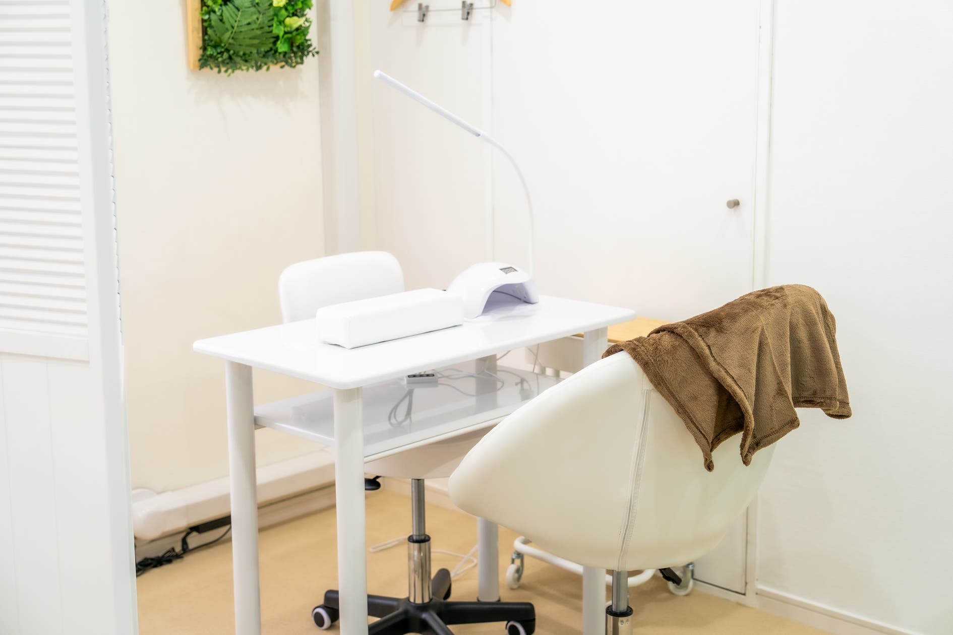 【関内駅徒歩2分】【横浜市】ネイル専用レンタルサロンMieux Aブース｜(×貸切)(横浜駅から2駅)アクリル可の写真2