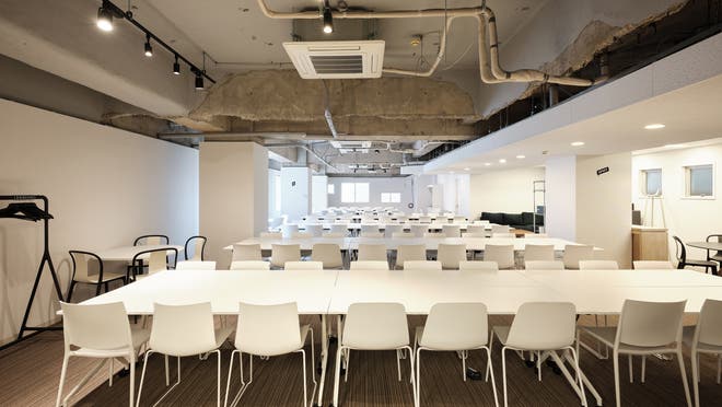 表参道駅徒歩1分の好立地。質の高いデザイナーズ家具を用意した最大124名用スペース。の写真2