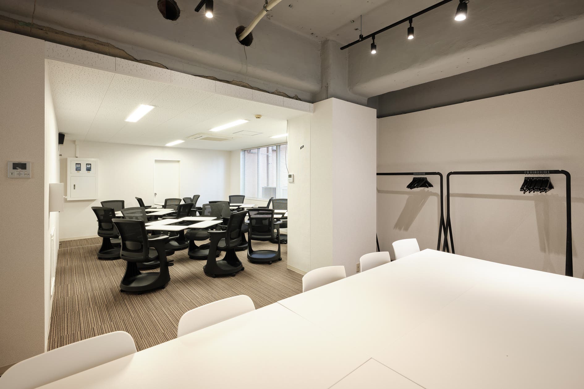 表参道駅徒歩1分の好立地。質の高いデザイナーズ家具を用意した最大124名用スペース。の写真8