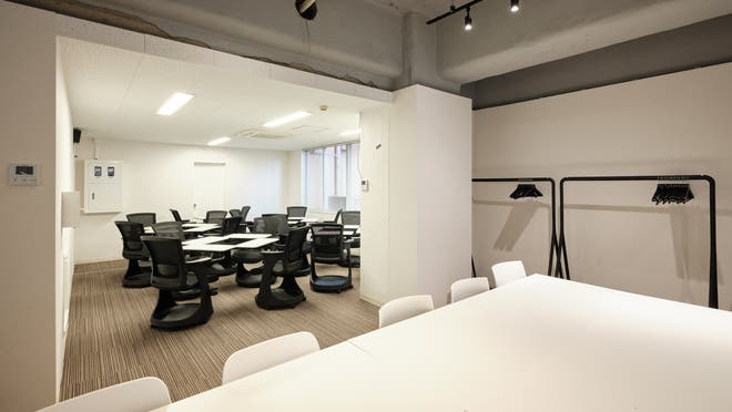 表参道駅徒歩1分の好立地。質の高いデザイナーズ家具を用意した最大124名用スペース。の写真8