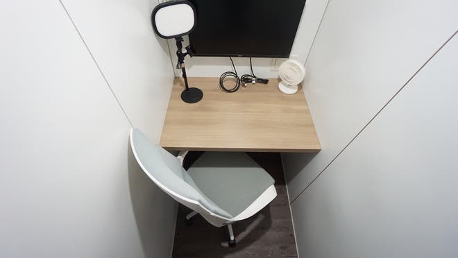 <ワークブース桜木町No.2>地下鉄桜木町駅南2A出口すぐ!1人用個室🚪光回線Wi-Fi📶モニター🖥電源🔌テレワーク/面接の写真3