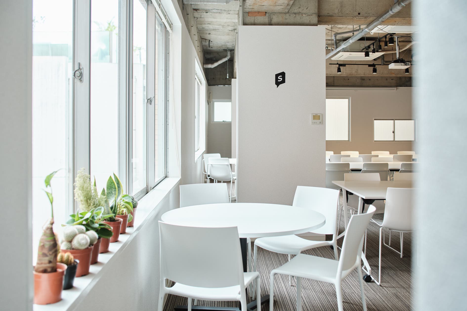 表参道駅徒歩1分の好立地。質の高いデザイナーズ家具を用意した最大124名用スペース。の写真10