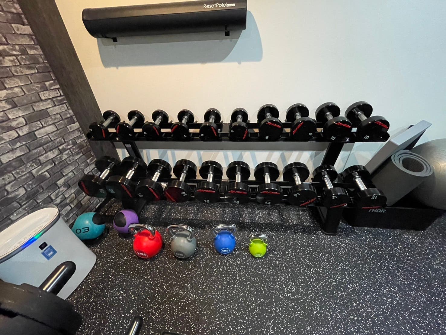 【ハコジム都島店ルーム3】フリーウェイト中心の個室プライベートジム！人の目を気にせずフリーウェイトトレーニングをしよう！の写真4