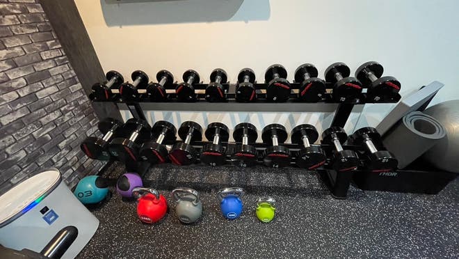 【ハコジム都島店ルーム3】フリーウェイト中心の個室プライベートジム!人の目を気にせずフリーウェイトトレーニングをしよう!の写真4