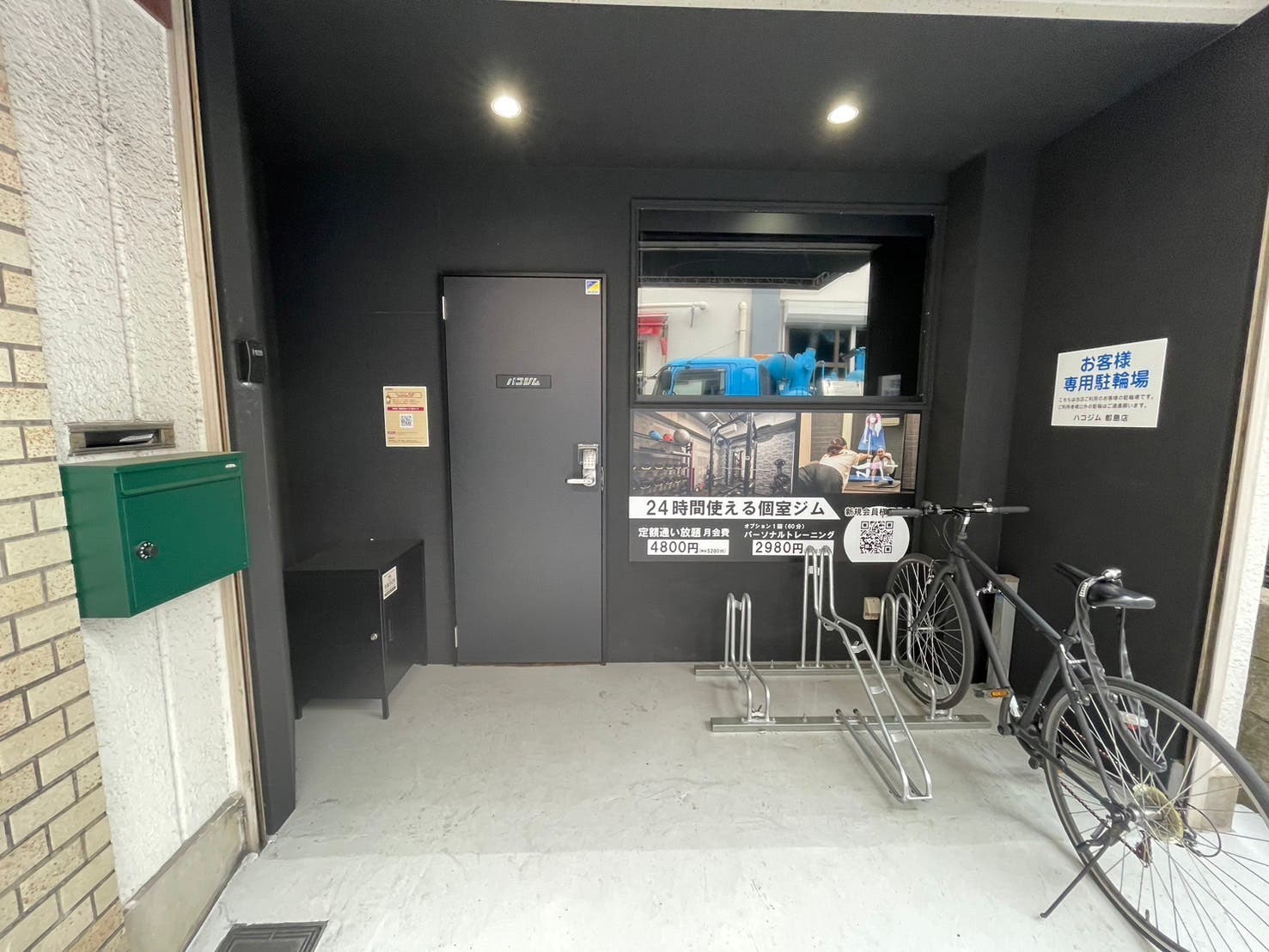 【ハコジム都島店ルーム3】フリーウェイト中心の個室プライベートジム！人の目を気にせずフリーウェイトトレーニングをしよう！の写真9