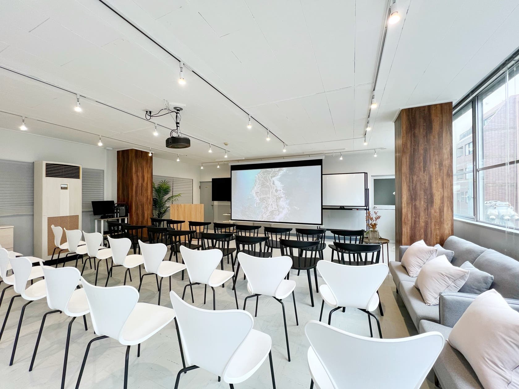 🎄クリスマス＆忘年会🥂神田駅1分🚶‍♂️最大48名🪑120㌅スクリーン＆65型モニター🎤24時間[26]の写真12