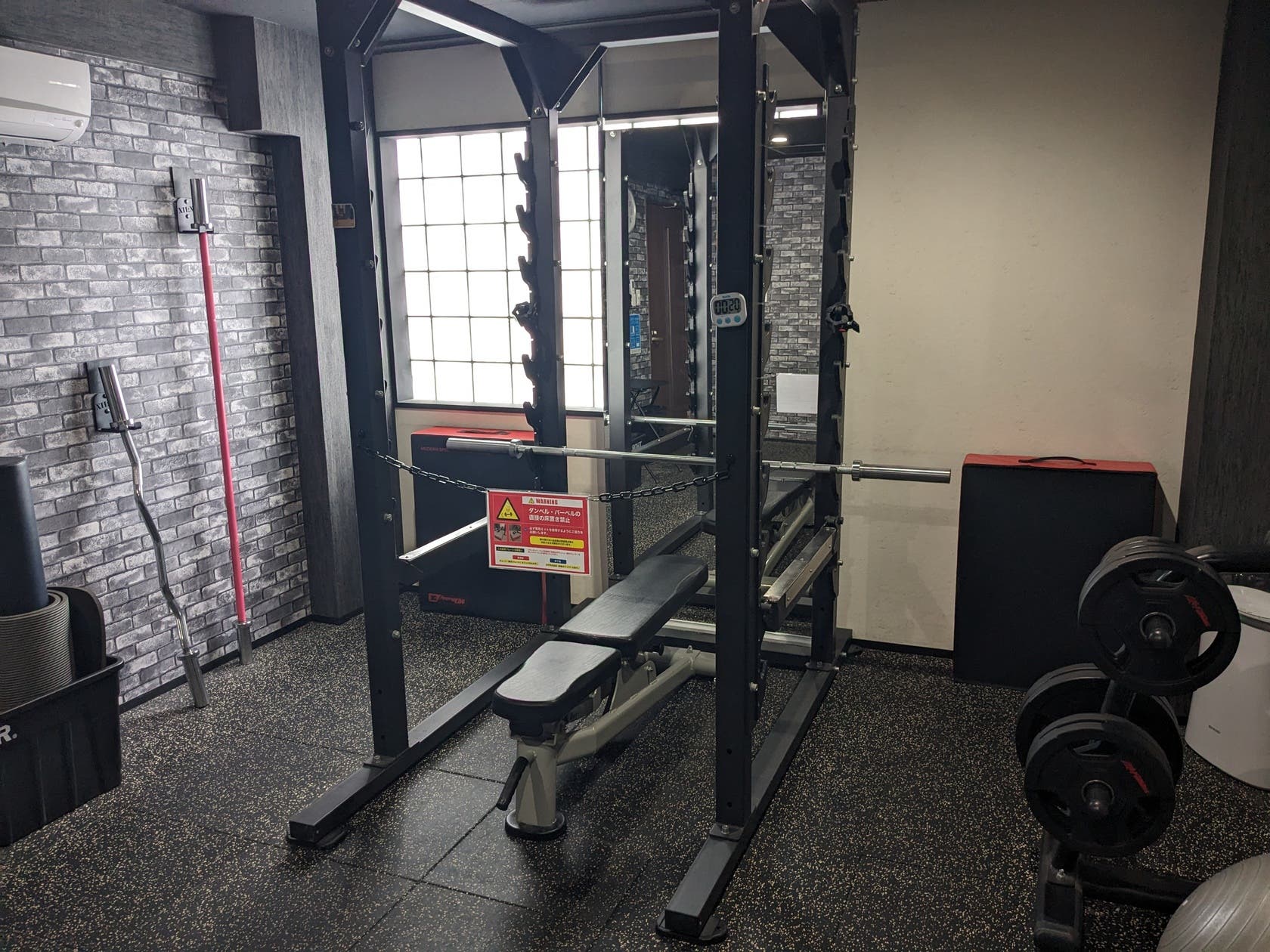 【ハコジム高宮店ルーム4】フリーウェイト中心の個室プライベートジム！人の目を気にせずフリーウェイトトレーニングをしよう！の写真5