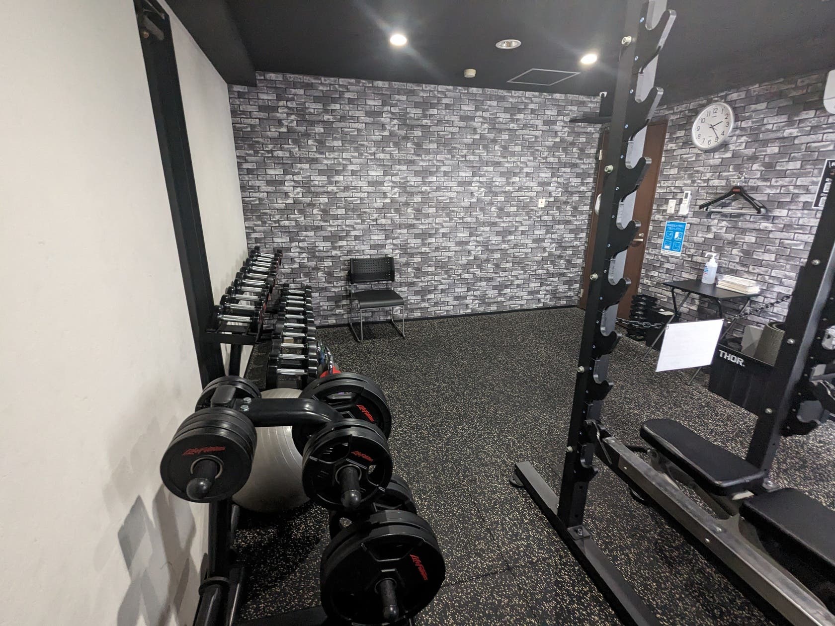 【ハコジム高宮店ルーム4】フリーウェイト中心の個室プライベートジム！人の目を気にせずフリーウェイトトレーニングをしよう！の写真6