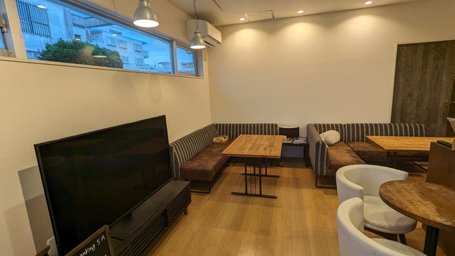 宜野湾市野嵩の住宅街にある隠れ家バー/完全個室/少人数の会議や打合わせ/Wi-Fi完備/YouTube撮影/ロケ撮影の写真9