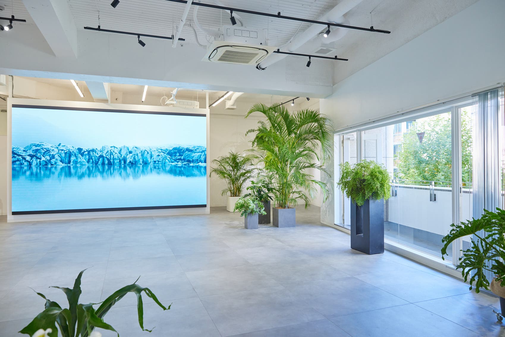 南青山3丁目 / 表参道　大型LEDウォールスクリーンが設置されているレンタルスタジオの写真8