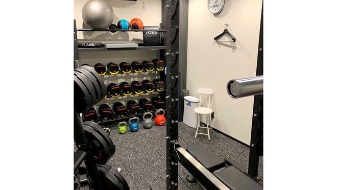 【ハコジ中洲店ルーム4】フリーウェイト中心の個室プライベートジム!人の目を気にせずフリーウェイトトレーニングをしよう!の写真2