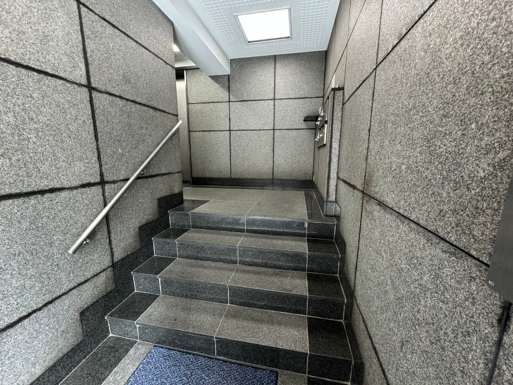 浜松町駅徒歩4分｜最大31名｜セミナー、懇親会、ゲーム、推し活、撮影、休憩室の利用に最適！ワンコイン会議室 大門・浜松町の写真14