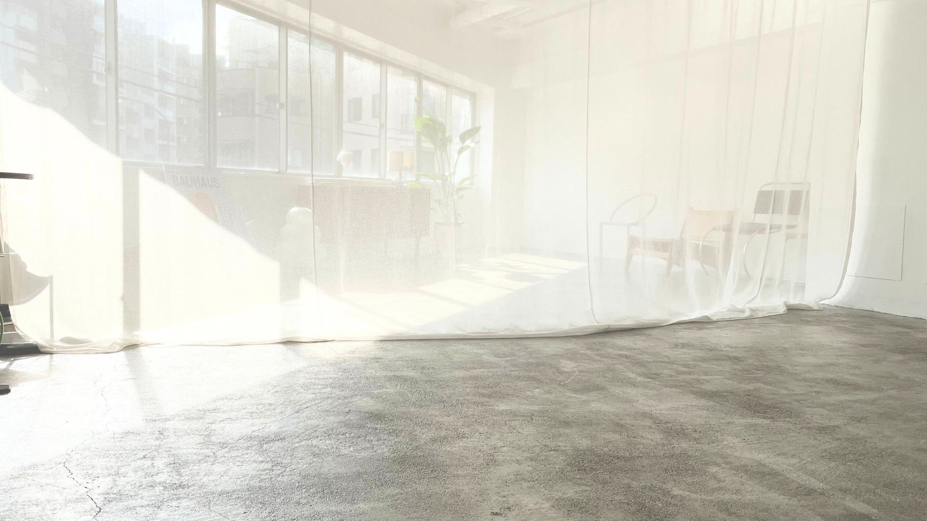 【NEW】自然光◎コンクリ床・白壁・南&南西向き【アパレル｜化粧品｜生活雑貨｜物撮り 】神楽坂駅徒歩7分 早稲田駅6分の写真4