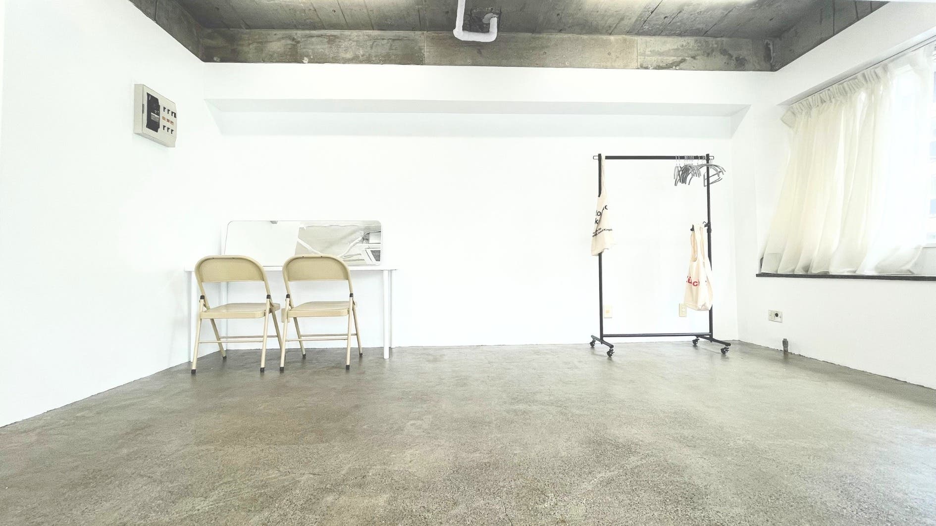 【NEW】自然光◎コンクリ床・白壁・南&南西向き【アパレル｜化粧品｜生活雑貨｜物撮り 】神楽坂駅徒歩7分 早稲田駅6分の写真8