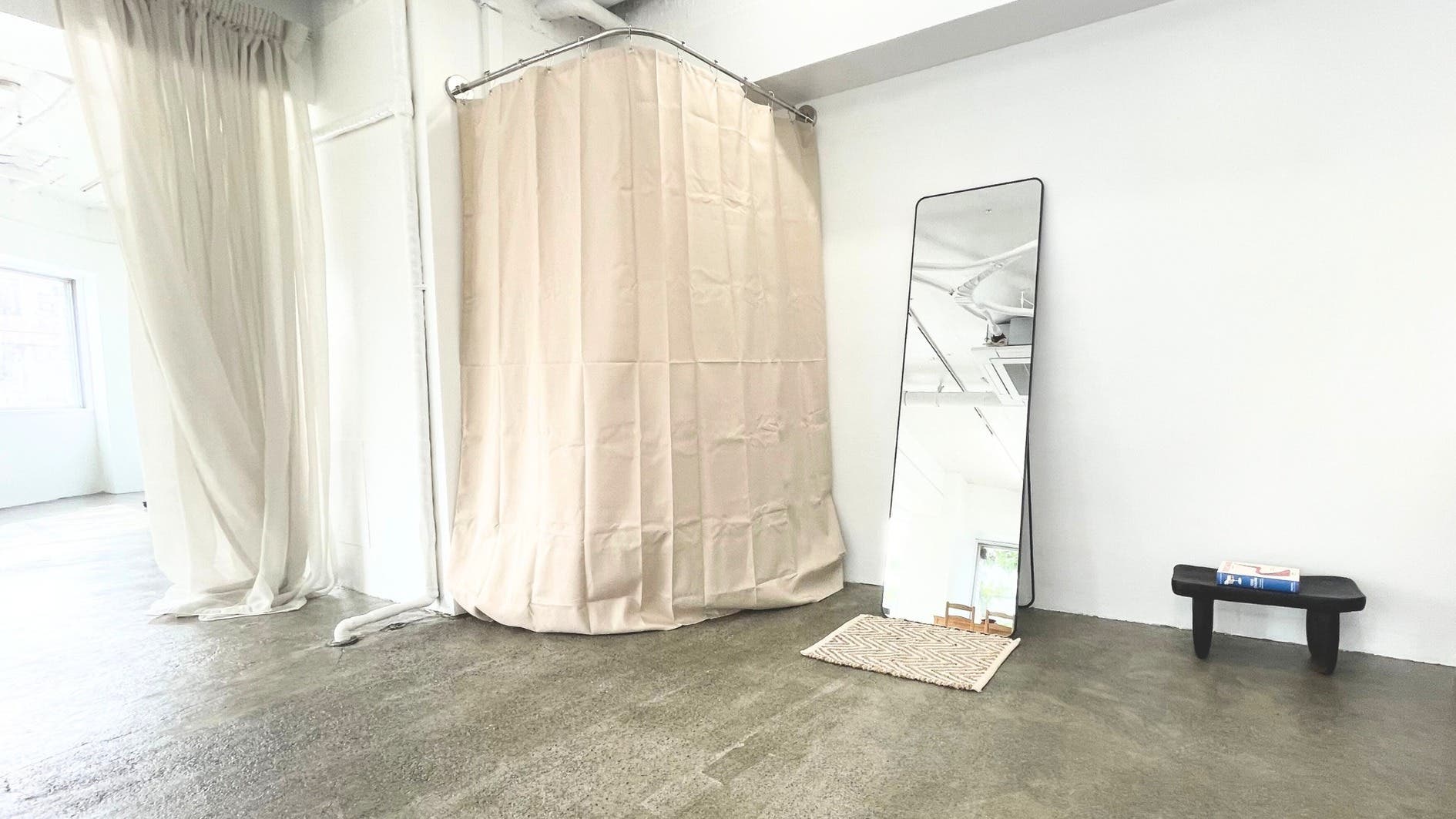 【NEW】自然光◎コンクリ床・白壁・南&南西向き【アパレル｜化粧品｜生活雑貨｜物撮り 】神楽坂駅徒歩7分 早稲田駅6分の写真9