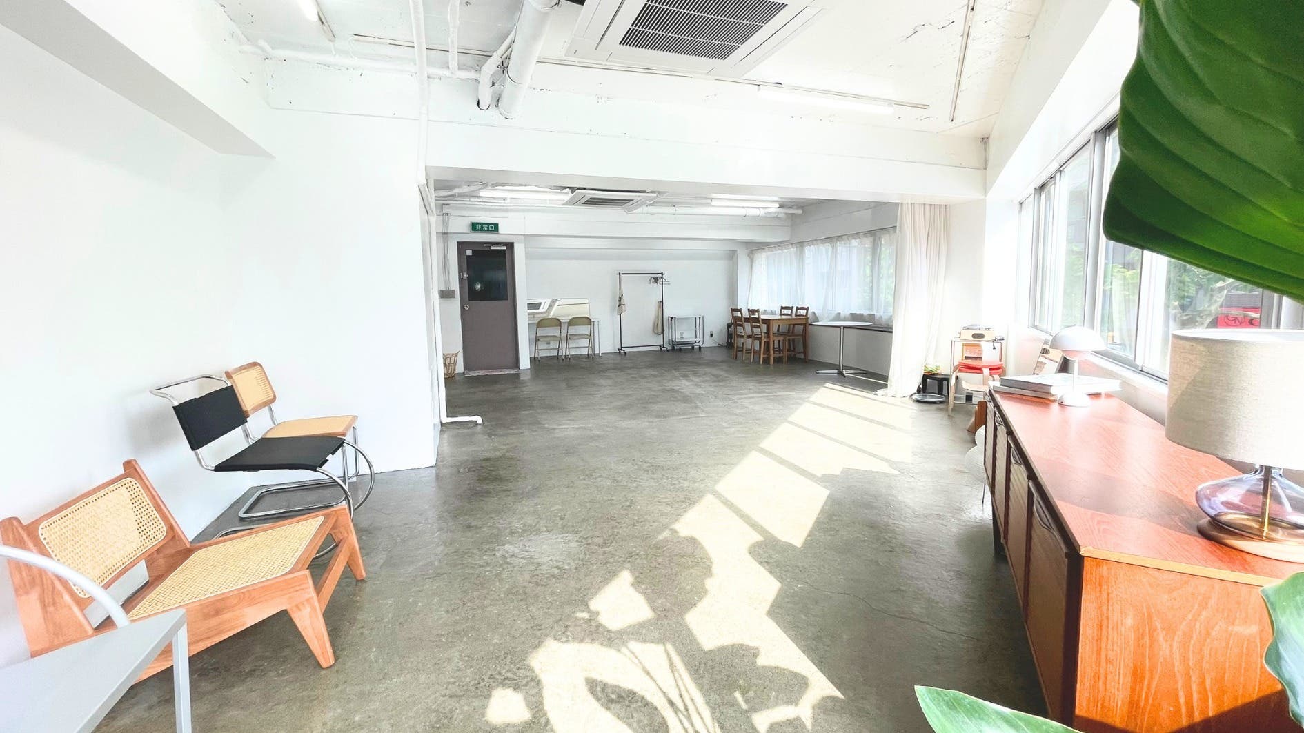 【NEW】自然光◎コンクリ床・白壁・南&南西向き【アパレル｜化粧品｜生活雑貨｜物撮り 】神楽坂駅徒歩7分 早稲田駅6分の写真7