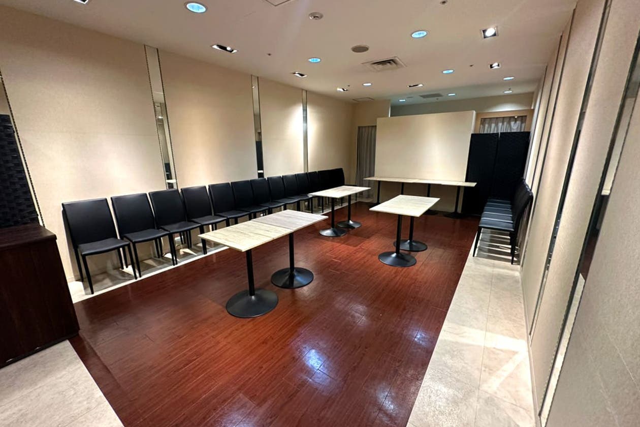 〈貸切スペース〉シャンクレール新宿　～ホワイトホール～の写真1