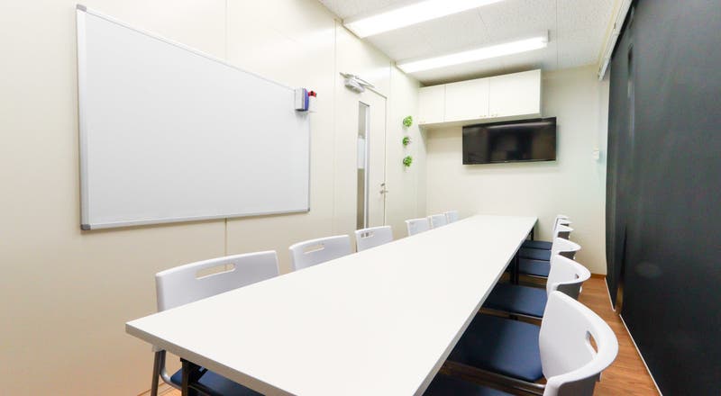 【梅田駅地下街出口から徒歩10秒！梅田駅最高の立地！12名利用可】モニター・WiFi全て無料！ふれあい貸し会議室 梅田No110