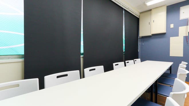 【梅田駅地下街出口から徒歩10秒!梅田駅最高の立地!12名利用可】モニター・WiFi全て無料!ふれあい貸し会議室 梅田No110の写真3