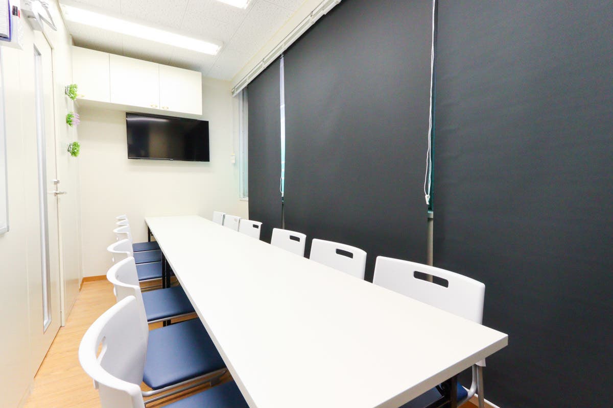 【梅田駅地下街出口から徒歩10秒！梅田駅最高の立地！12名利用可】モニター・WiFi全て無料！ふれあい貸し会議室 梅田No110の写真5