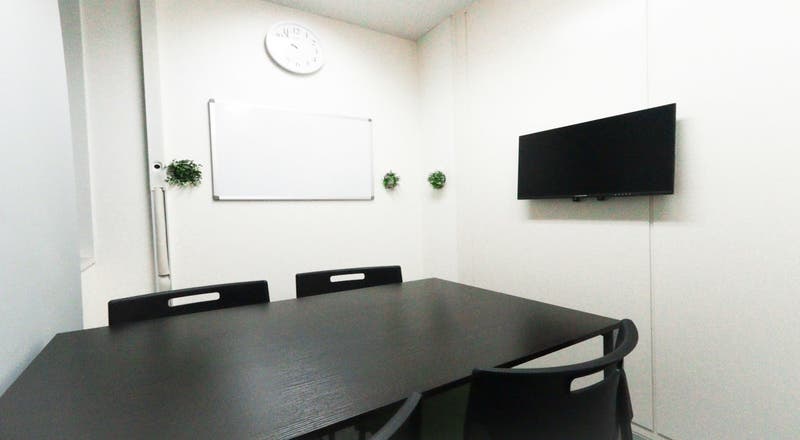 【梅田駅地下街出口から徒歩10秒！梅田駅最高の立地！4名利用可！】モニター・WiFi全て無料！ふれあい貸し会議室 梅田No112
