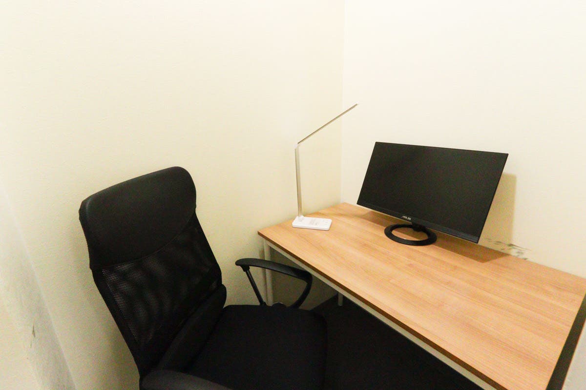 【梅田駅地下街出口から10秒！梅田駅最高の立地！1名用完全個室！】モニター・WiFi全て無料！ふれあい貸し会議室 梅田No113の写真4