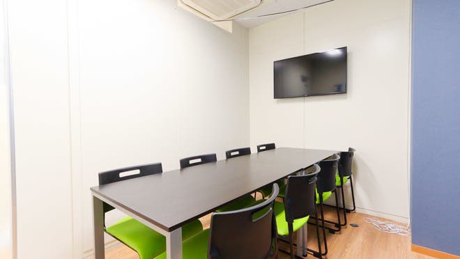 【梅田駅地下街出口から徒歩10秒!梅田駅最高の立地!8名利用可!】モニター・WiFi全て無料!ふれあい貸し会議室 梅田No109の写真2